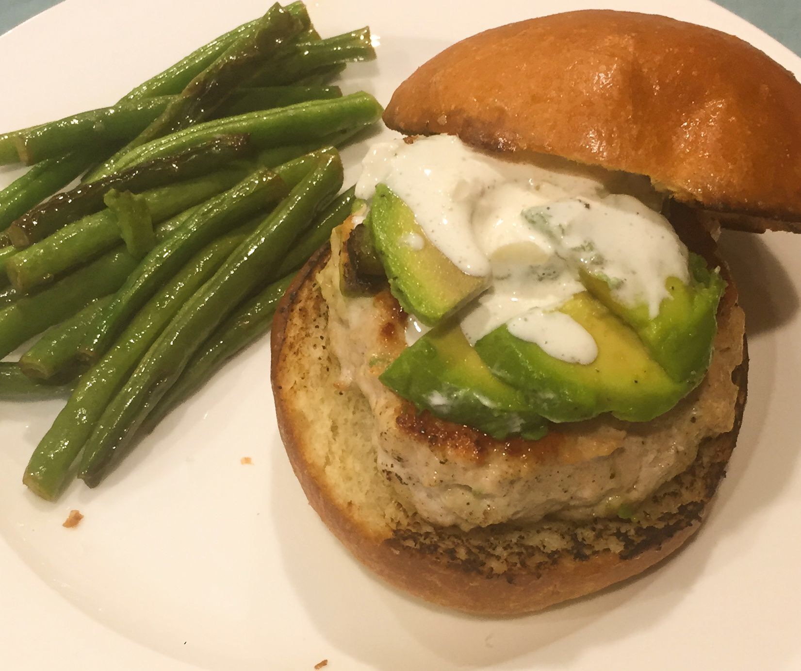 Chicken Avocado Burger (Plated) – Owens Dining Labs
